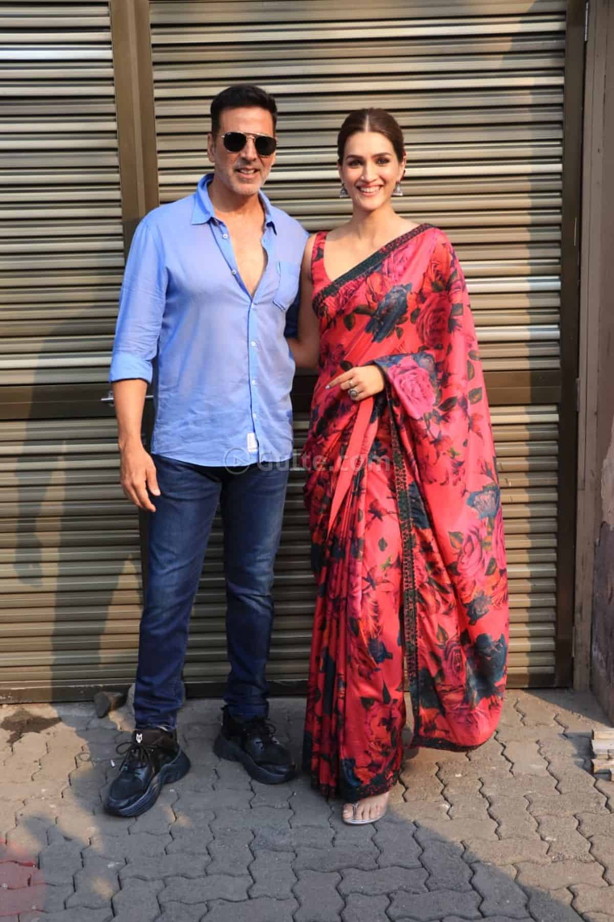 Akshay Kumar and Kriti Sanon Promote Their Film ‘Bachchhan Paandey’